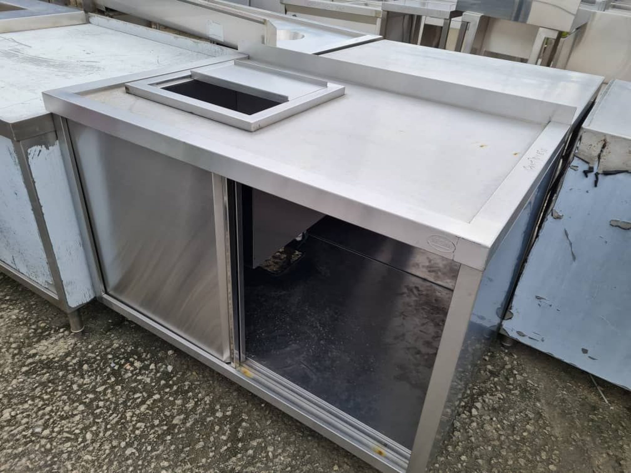 SS Ice Bin Beverage Counter c/w Sliding Door • Murah Kitchen ...